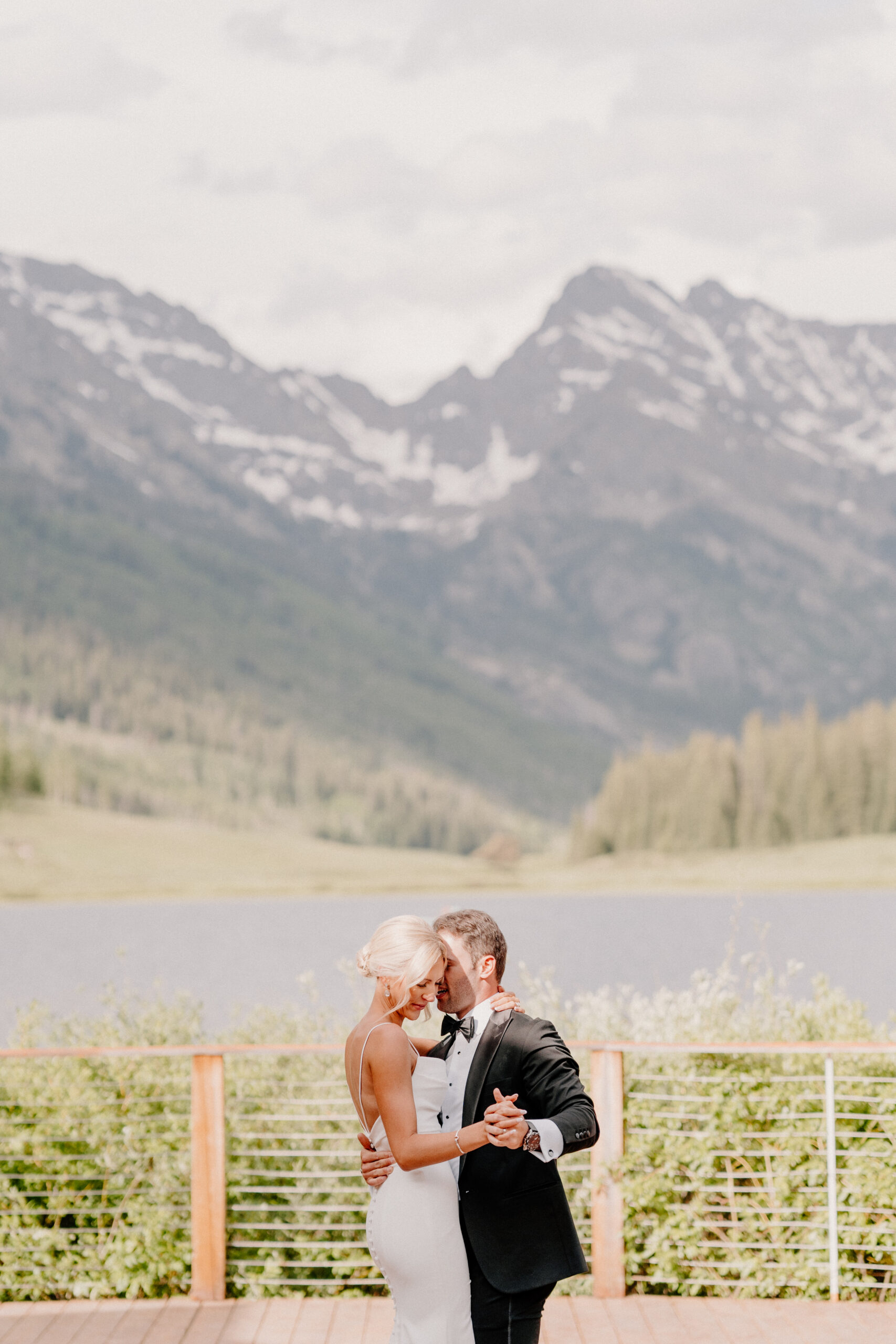 HOW TO PICK THE PERFECT WEDDING VENUE IN COLORADO