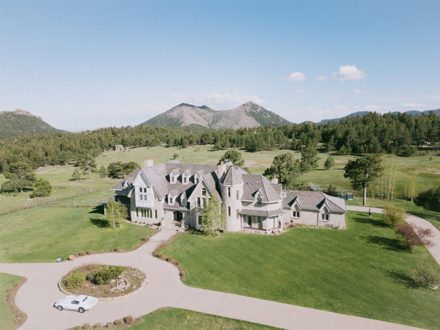 A Greystone Castle Wedding in Boulder, CO - bywhitneyrae.com