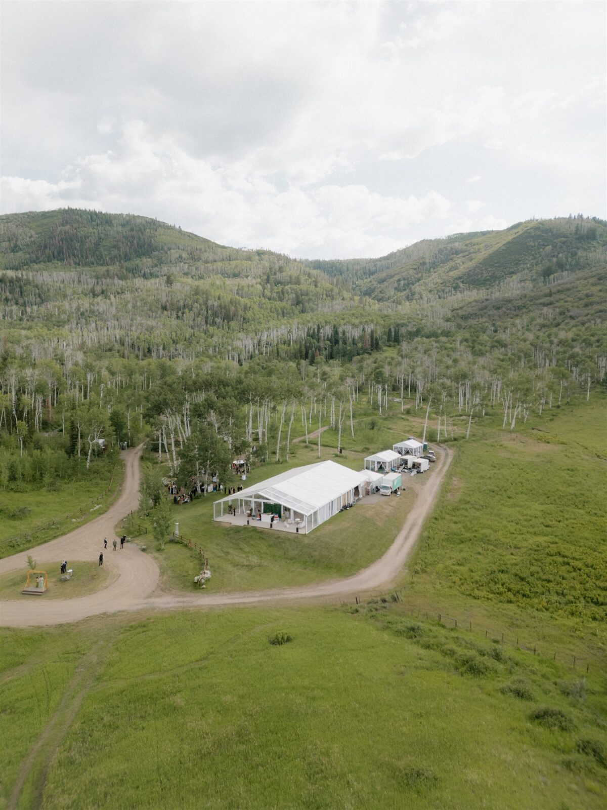 Luxury Flying Diamond Ranch Wedding - bywhitneyrae.com
